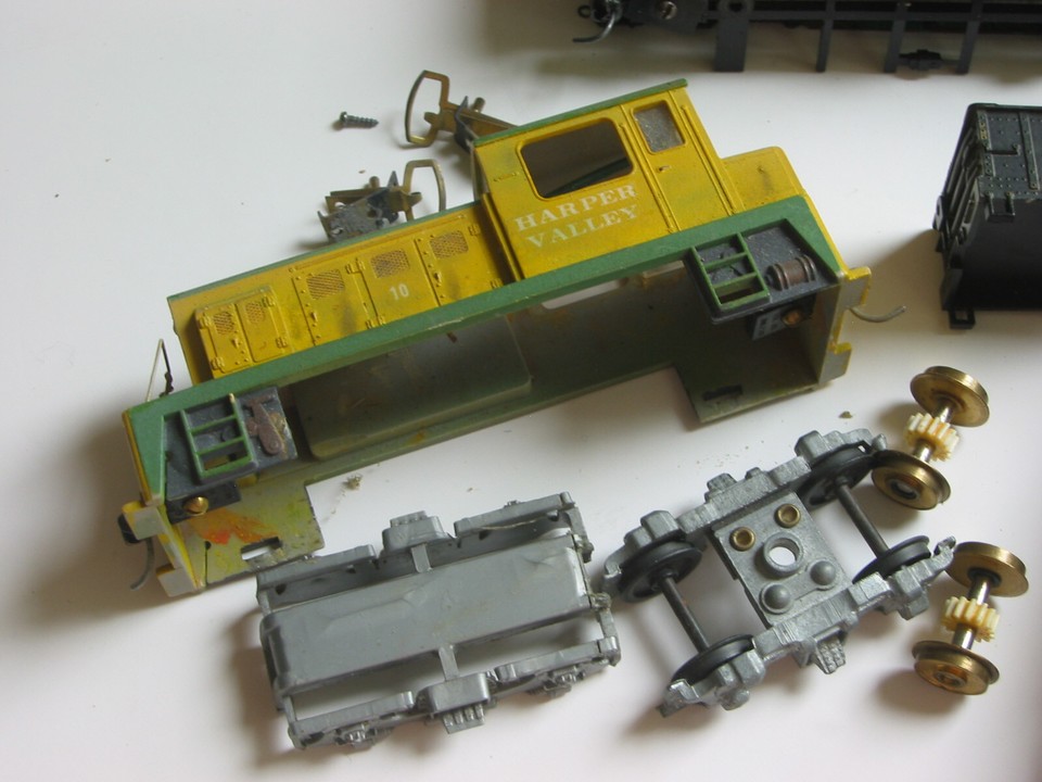 HO SCALE VINTAGE MIXED LOT INCOMPLETE TRAIN CARS FOR PARTS REPAIR ...