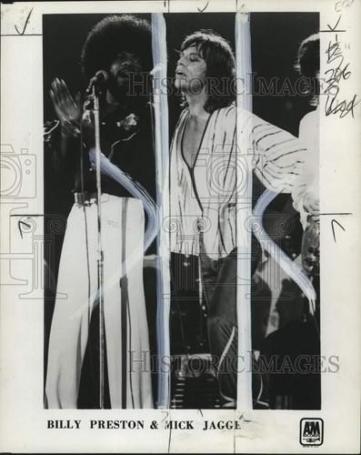 1975 Press Photo Singers Mick Jagger & Billy Preston performing on ...