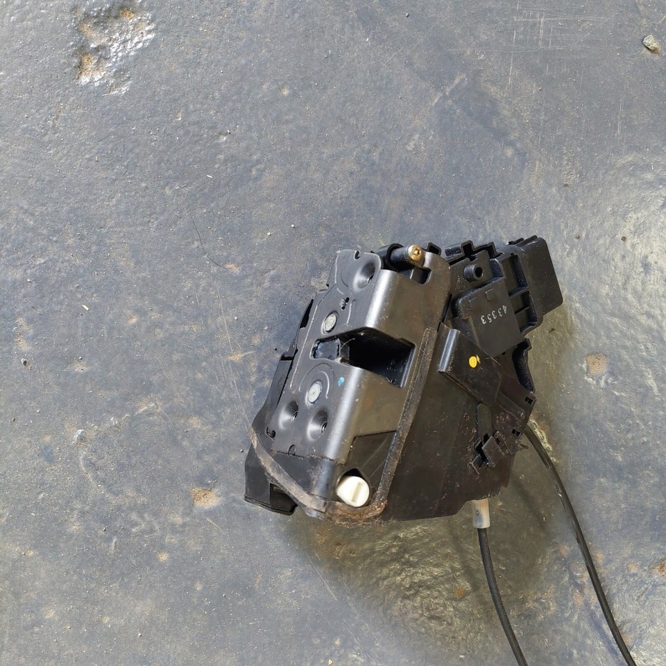 Right Rear Door Lock Actuator Mechanism 6 Pin Plug Mazda 3 BK SP23 04 ...