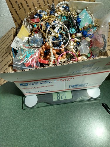 junk drawer 80% wearable jewelry lot.. 12.8 lbs..fun jewelry and ...
