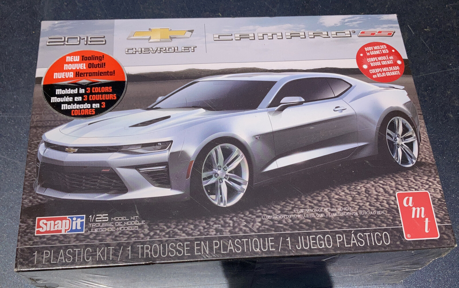 AMT 982 1/25 2016 Chevy Camaro SS Snap Kit (Garnet Red) (BRAND NEW ...