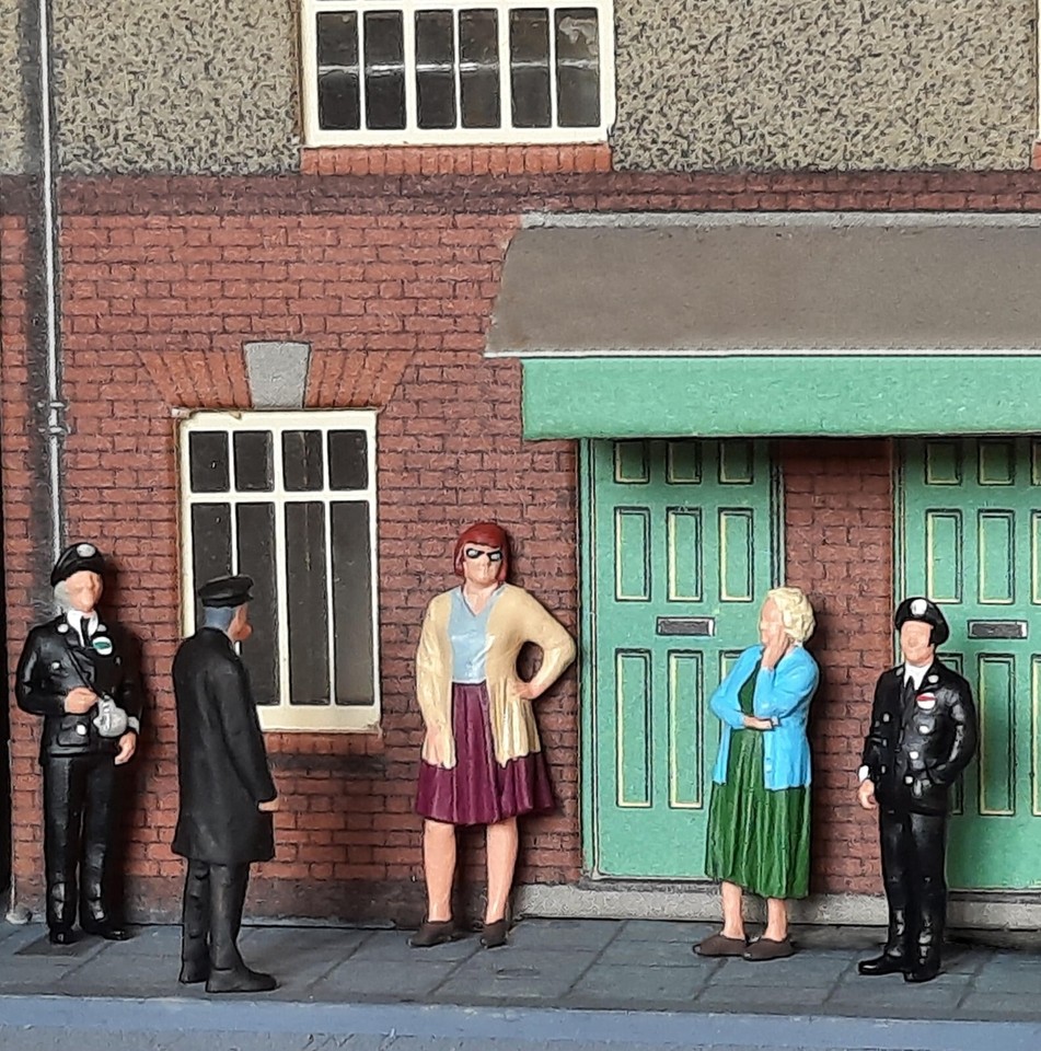 OO GAUGE ON THE BUSES DECAL SUPER KIT BUS GARAGE & WORKSHOP SIGNAGE ...