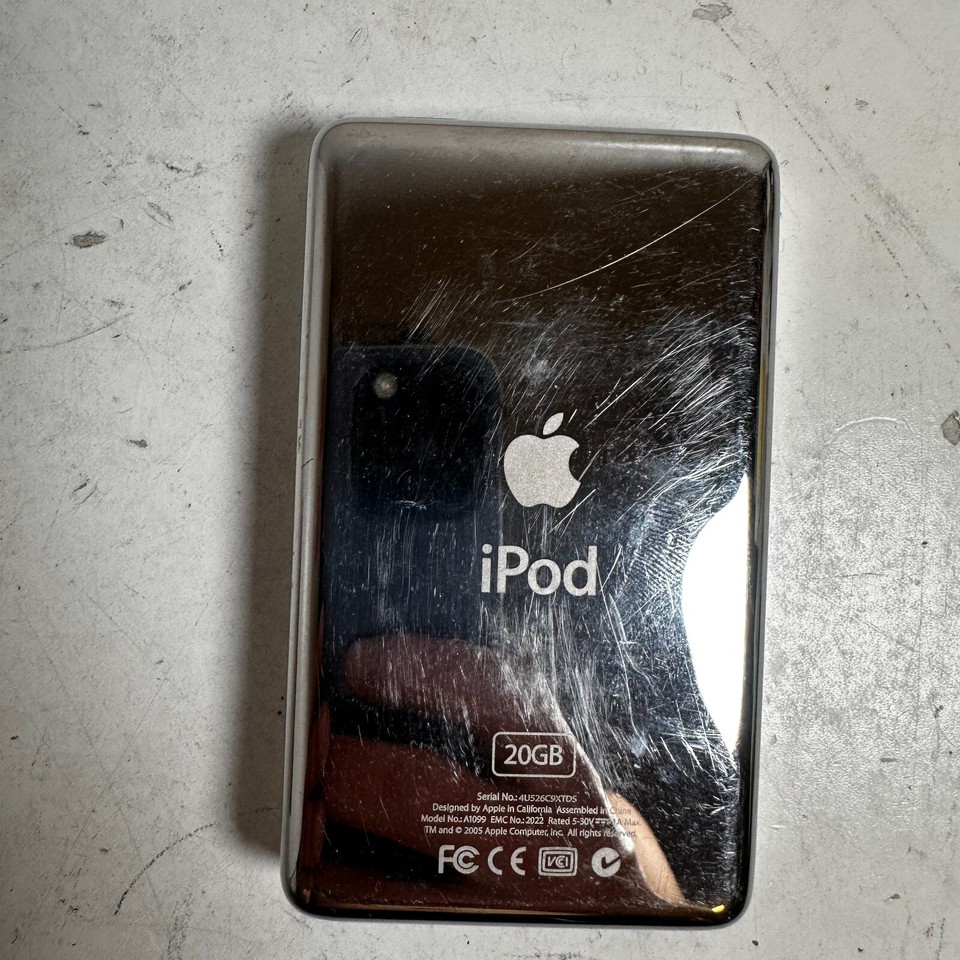 Apple iPod Classic 4th Generation A1099 White Portable 20GB MP3 Media ...