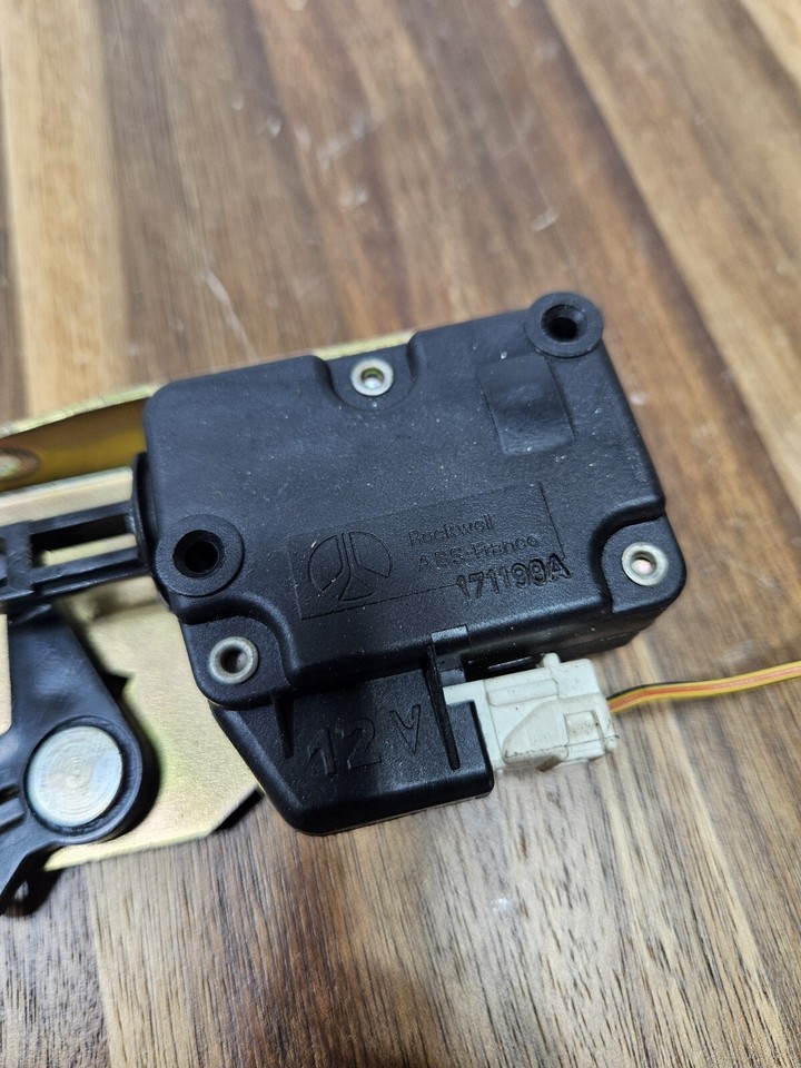98-03 Jaguar XJ8 SV8 VDP X308 Gas Fuel Filler Door Lid Lock Latch ...