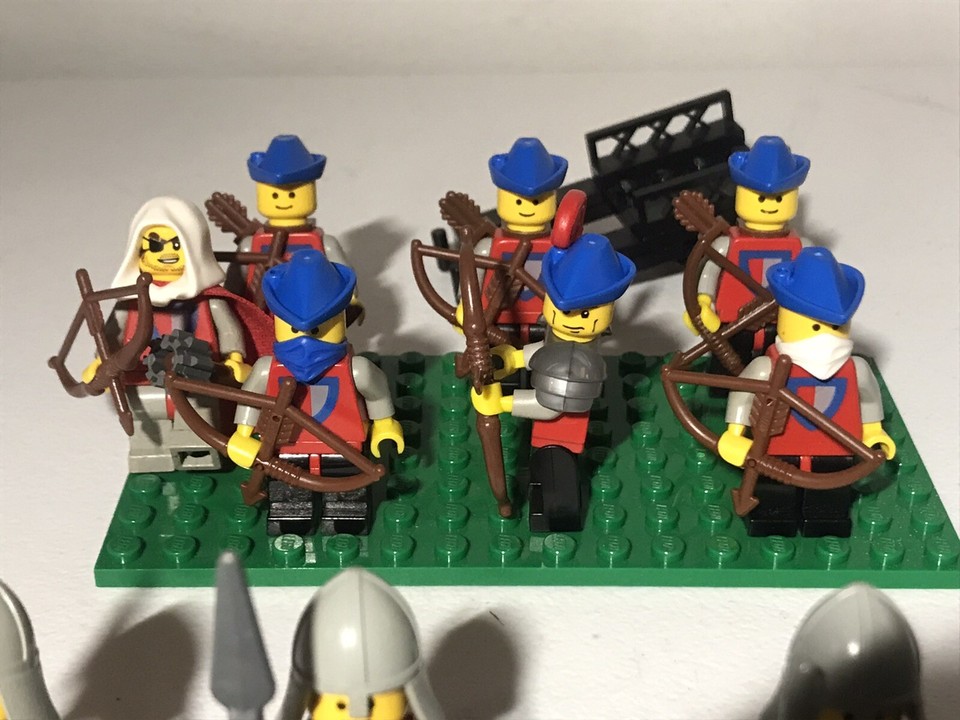 Lego Huge Classic Castle Knights Lot 34 Customized Knights From Set 677 ...