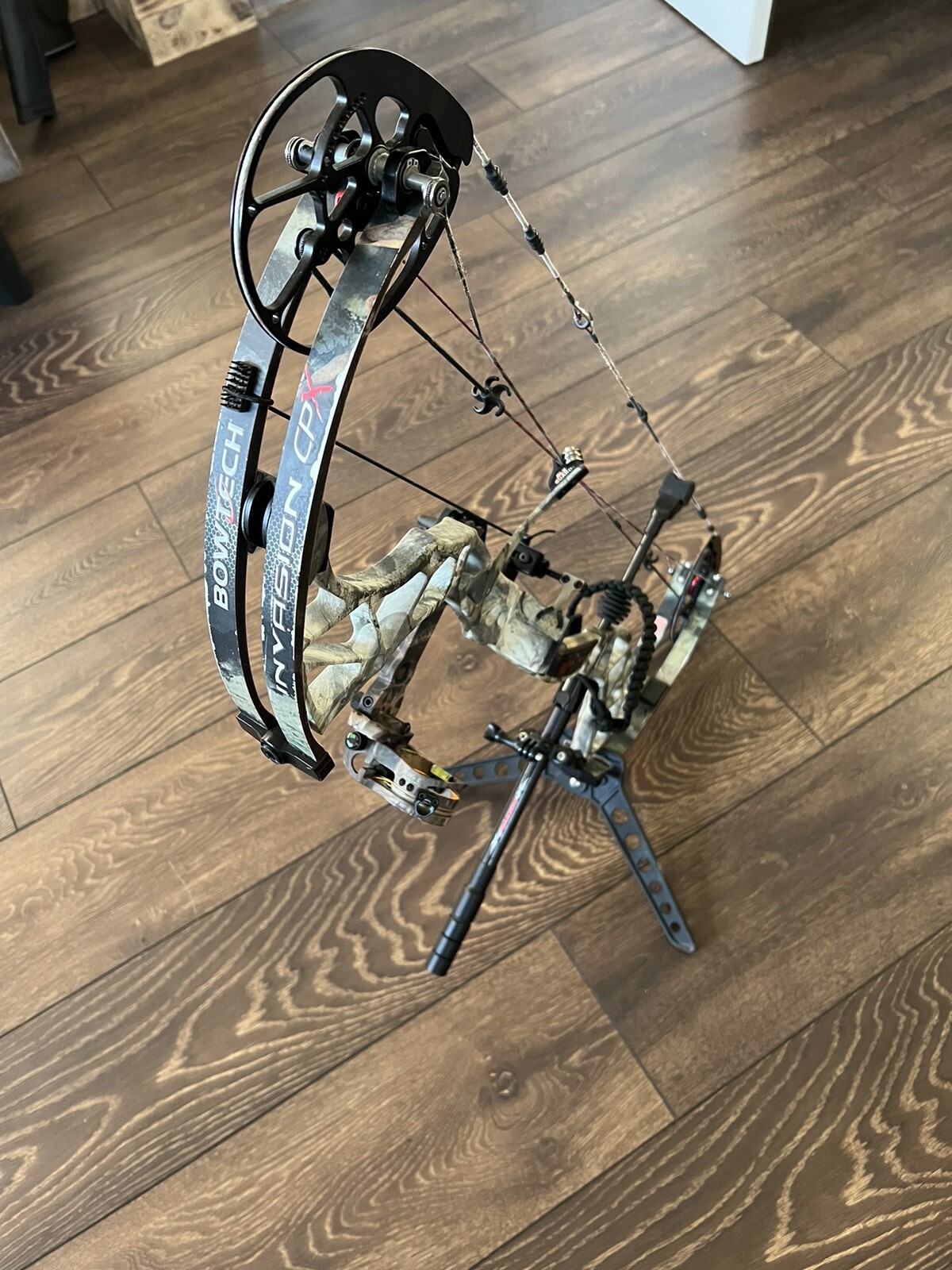 BOWTECH INVASION CPX Compound Hunting Bow RH 70lb | eBay
