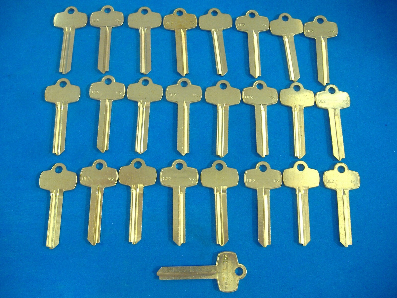 LOT OF 25 LOCKSMITH BE2 KEY BLANKS FITS BEST A KEYWAY BRASS MADE IN USA ...