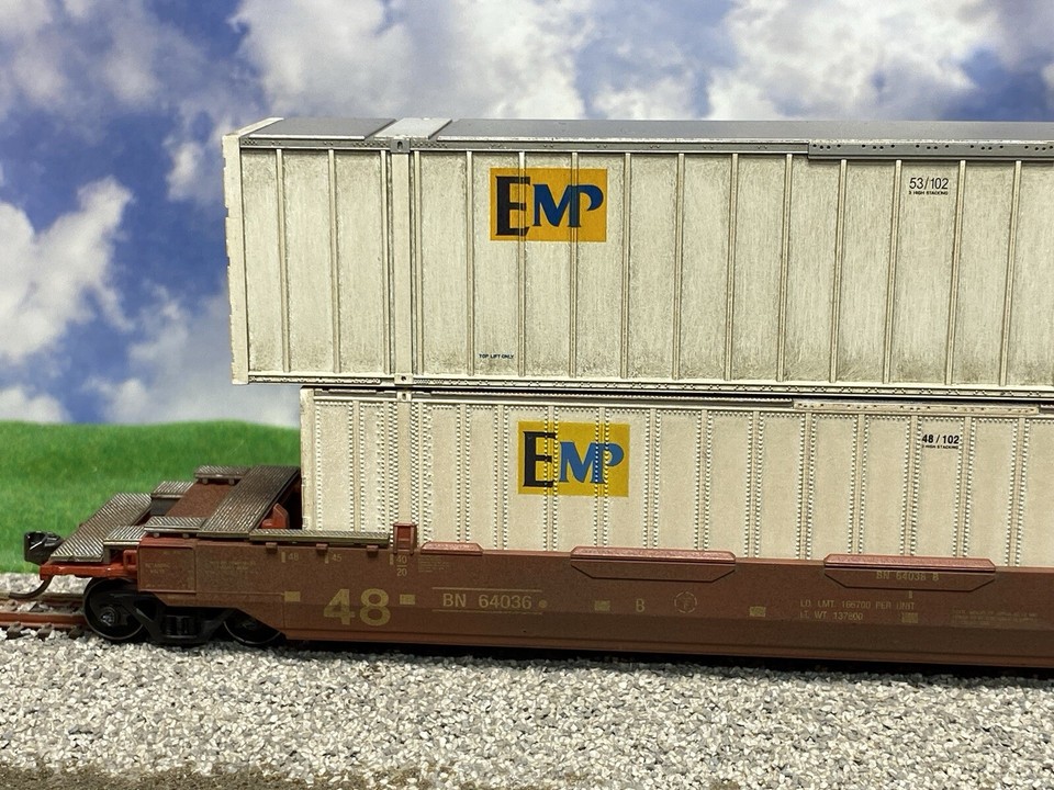 HO Scale Atlas 48’ Well car with a 48’ & 53’ EMP Containers (WEATHERED ...