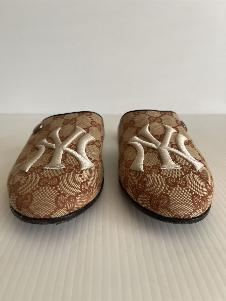 Gucci x NY Yankees GG Supreme Canvas Mules Slippers 537089 Gucci x NY Yankees GG Supreme Canvas Mules Slippers 537089