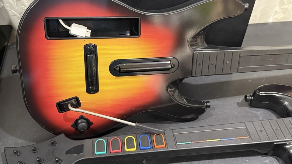 LOT 2 Wii Guitar Hero World Tour Sunburst Guitars BUNDLE GH III Game ...