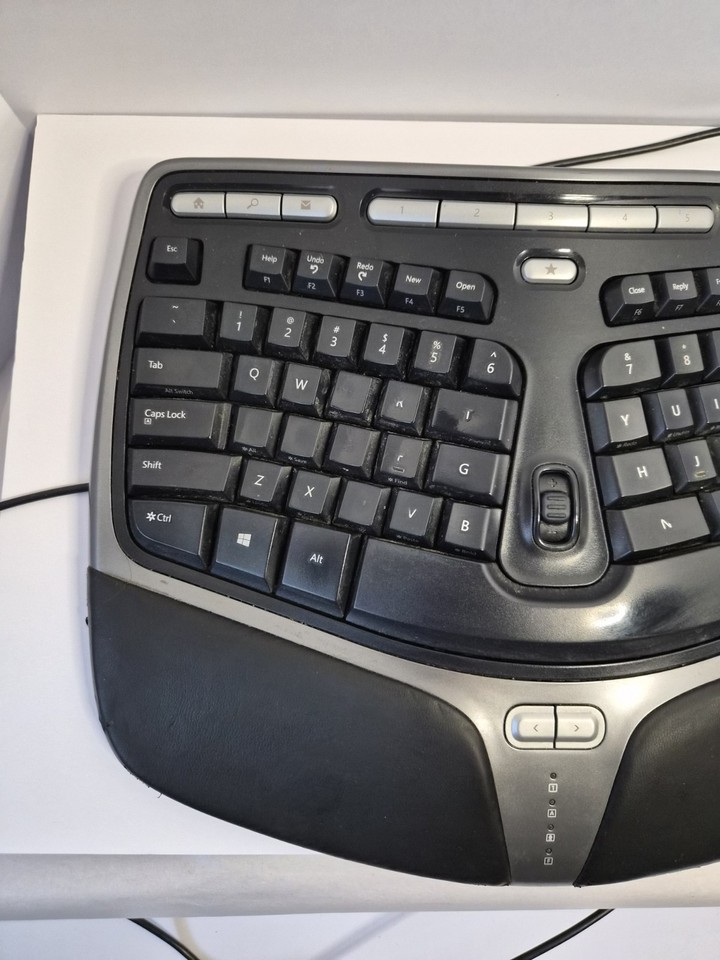 Microsoft Natural Ergonomic Keyboard 4000 v1.0 Model KU-0462 Wired USB ...