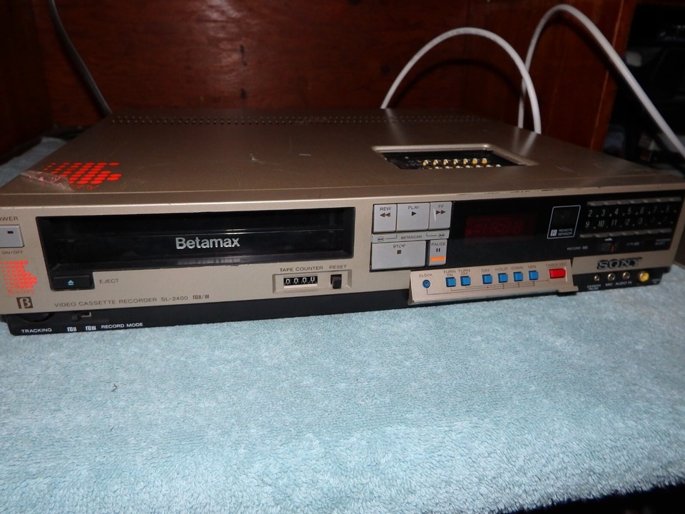 Sony SL-2400 Betamax beta tape player Recorder Powers On Read ...