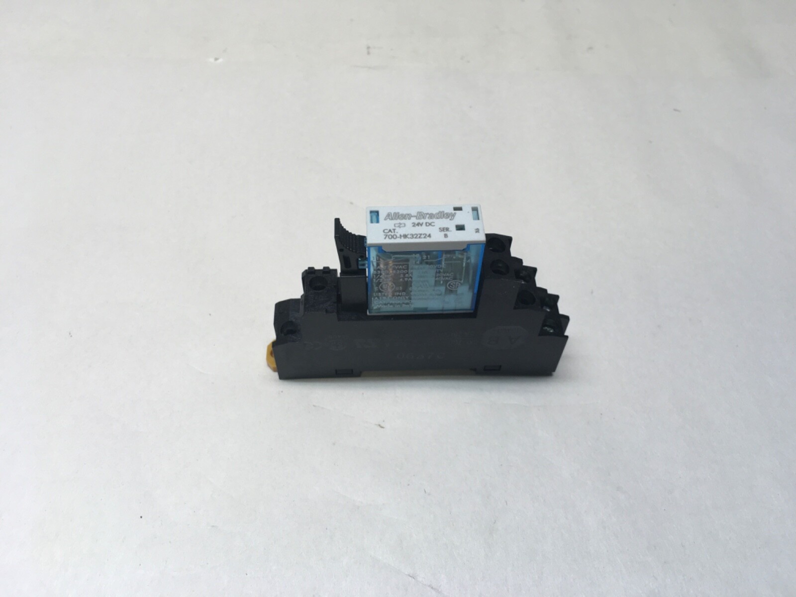 Allen Bradley 24VDC Relay 700-HK32Z24 with Base 700-HN122 (KB) | eBay