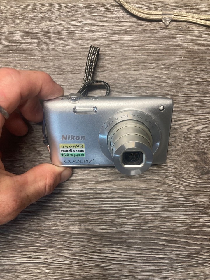 NIKON COOLPIX S3300 16.0MP Compact Digital Camera 6x Optical Zoom Built ...