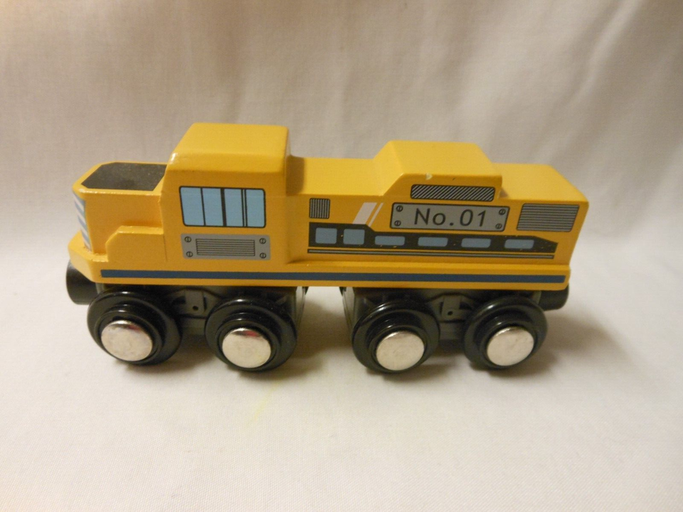 Geoffrey TOYS R US Train Engine NO. 1 Wooden Train Magnetic 2003 ...