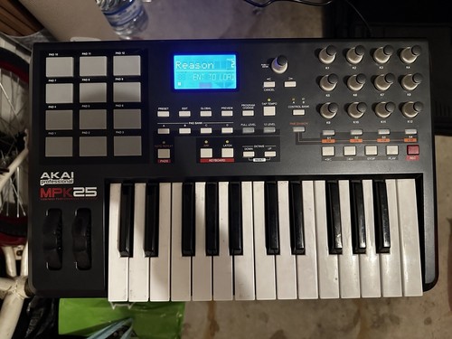 AKAI MPK 25 Professional USB/Midi Performance Keyboard 12 Pads ...
