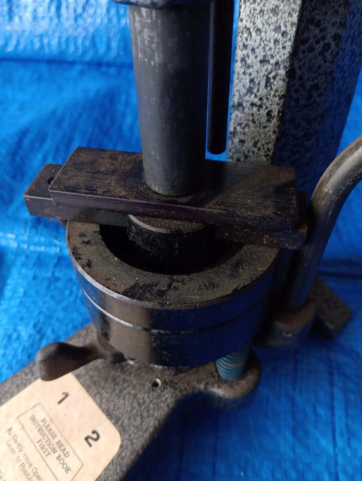 BADGE-A-MATIC 1 by Badge-a-Minit 2-1/4" Button Maker /Badges & Keychain ...