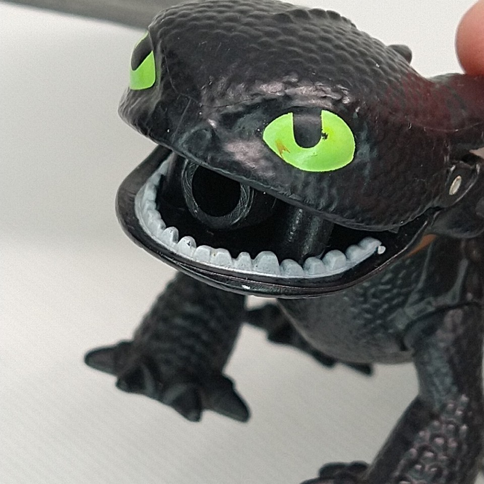 TOOTHLESS - How To Train Your Dragon 8” Moveable Wings & Mouth Opens ...