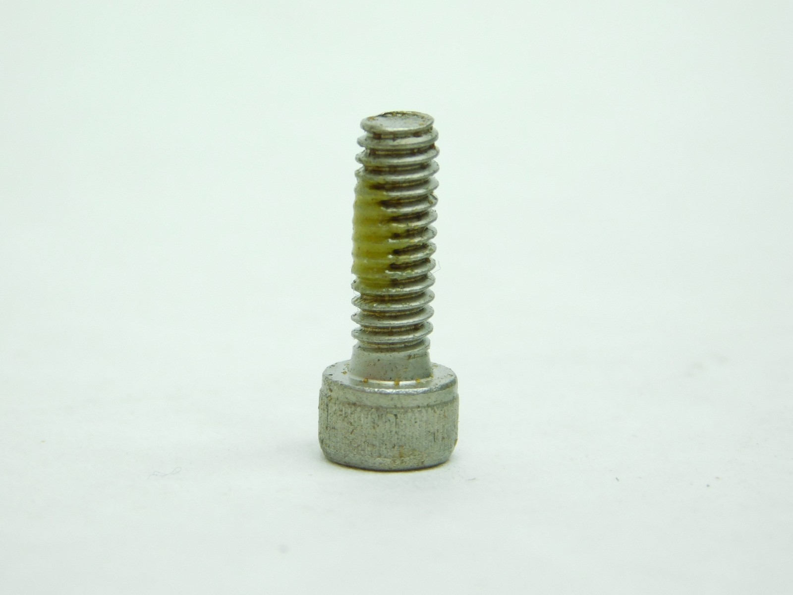 (44 pcs) #8-32 X 1/2" SOCKET HEAD CAP SCREW STAINLESS W/ NYLOK NYLON ...