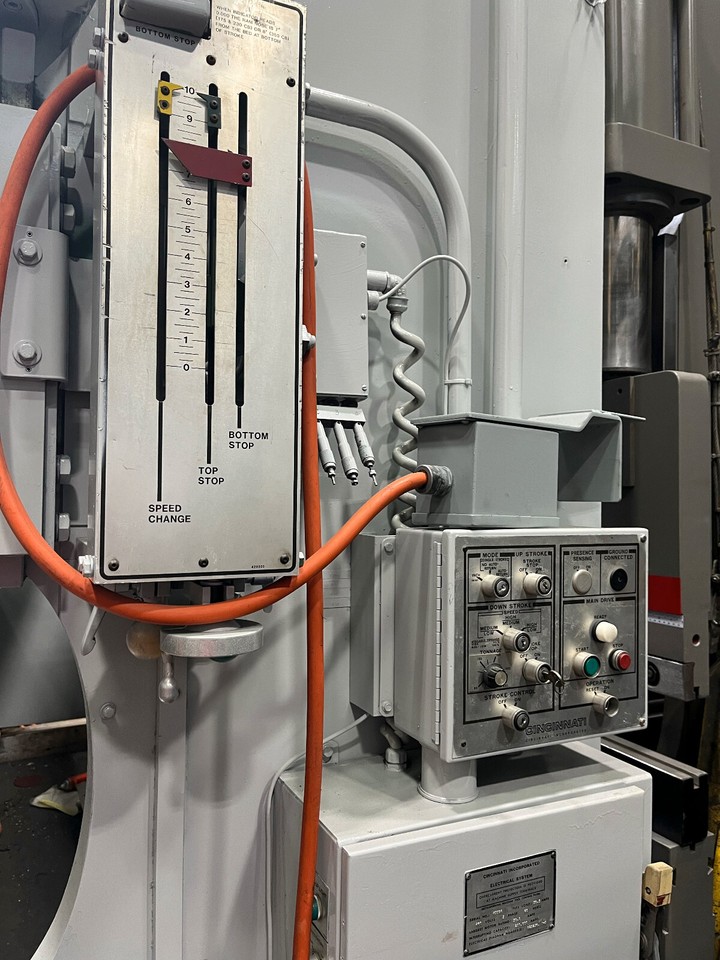 230 Ton X 14' Cincinnati CB Hydraulic Press Brake - Fabricating ...