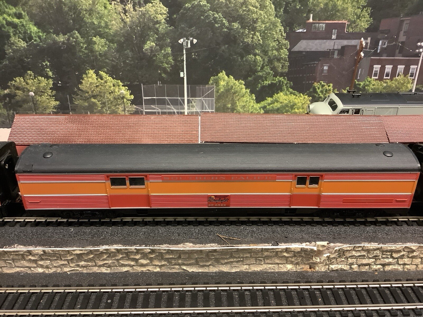 RailPro Equipped Athearn Southern Pacific Daylight HO Passenger Train ...