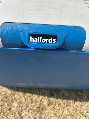 LARGE ELECTRIC COOLBOX Halfords Large Capacity Pull Along Wheeled In ...