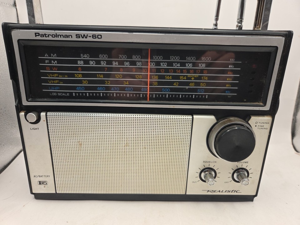 Radio Shack Realistic PATROLMAN SW-60 AM/FM/SW/VHF Radio Powers On ...