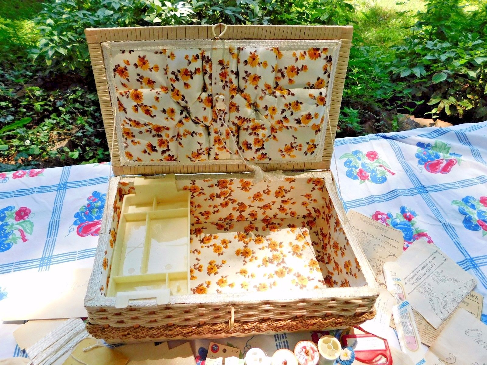VINTAGE LARGE RATTAN SEWING BASKET FILLED WITH 5 POUNDS SEWING GOODIES ...