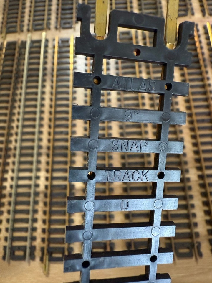 Vintage Lot Of 53 ATLAS HO SCALE SNAP STRAIGHT TRACK 9” Brass & Sliver ...