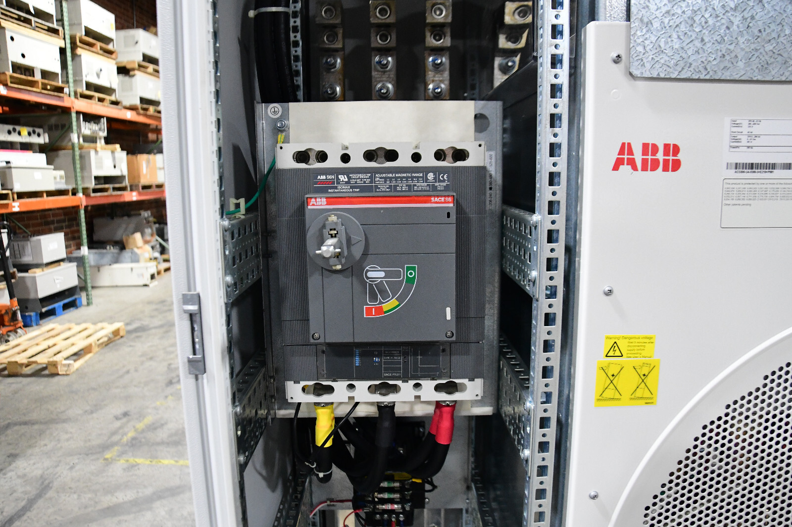 ACS800-U4-0300-5+E210+P901 ABB 361A 460V 300HP ACS800 Enclosed VFD 8335 ...