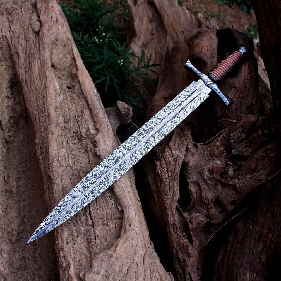Hand-Forged Damascus Steel Medieval Short Sword - Feather Pattern Blade ...