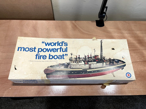 Entex 1:82 Worlds Most Powerful Fire Boat Model Ship Kit No. 8477 ...