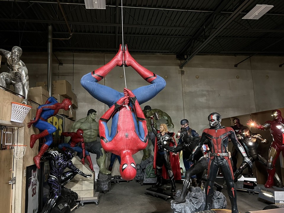 Life Size Marvel Homecoming Hanging Spiderman 1:1 Full Size Prop Statue ...