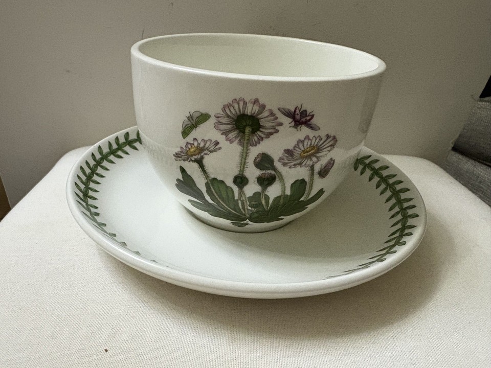 Portmeirion Pottery Botanic Garden Bellis Daisy large Breakfast cup ...