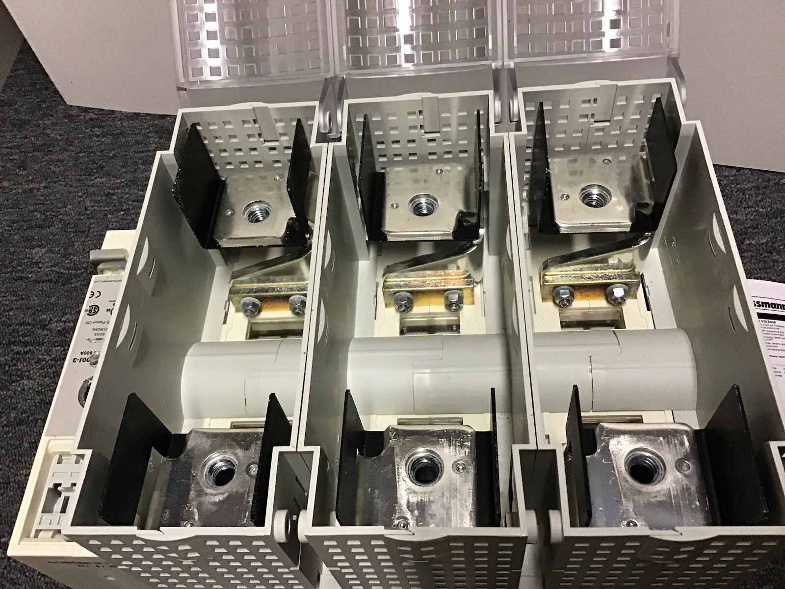 Cooper Bussmann 600A Fusible Disconnect Switch. . agx-20 fuse rdf600j-3 ...