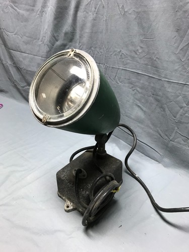 Vintage 6" Aluminum Industrial MOLDCAST MFG Co. Area Spotlight Old 1791 ...