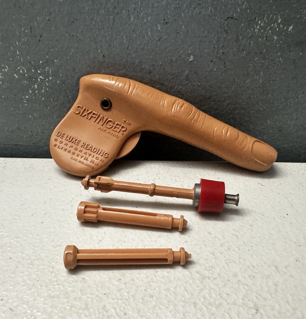 Vintage 1965 Topper Toys Deluxe Reading Sixfinger Toy Spy Gun With Ammo ...