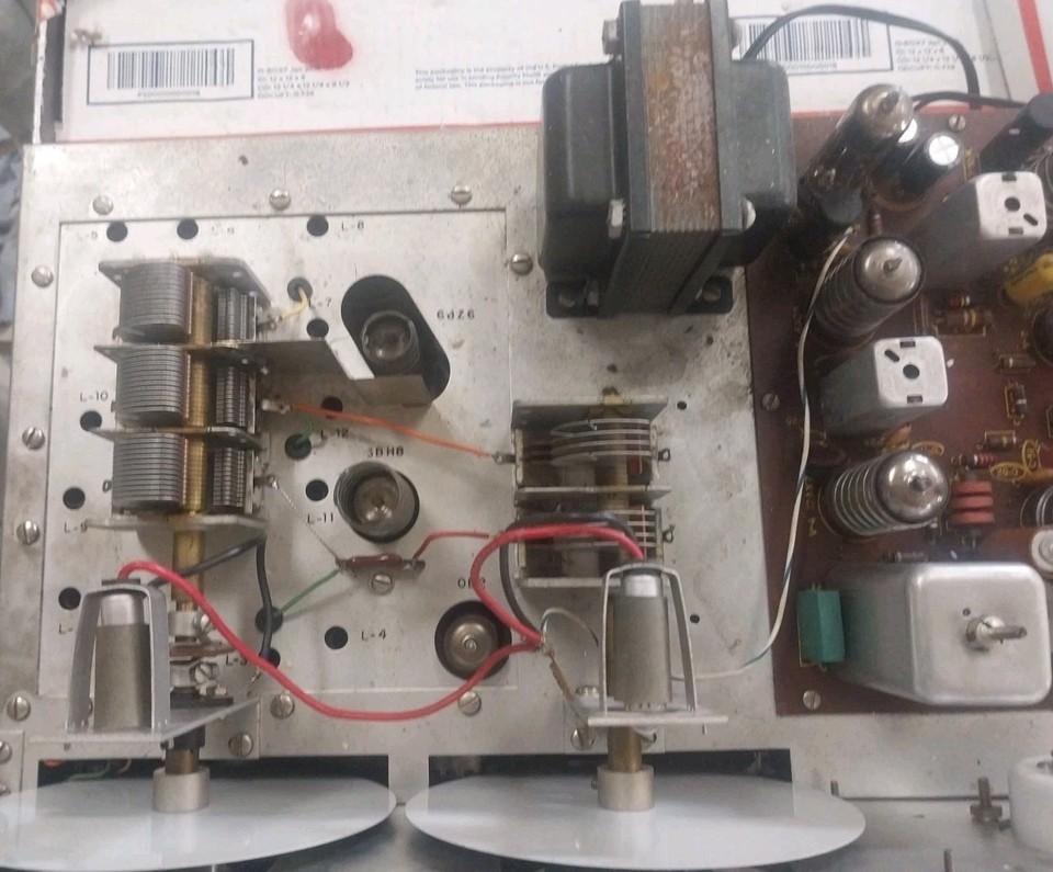 Knight R100A 4 Band Receiver Powers On Pick up some Is station on band ...