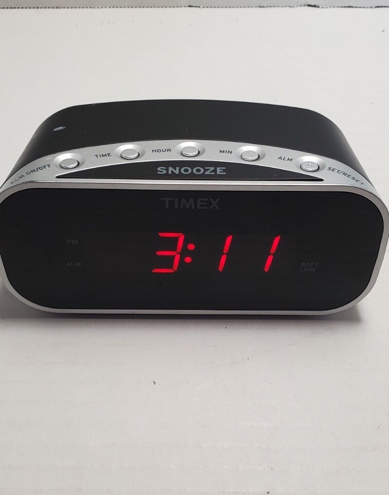 Timex T121 Digital Alarm Clock Soft & Loud Alarm Red LCD Battery Backup ...