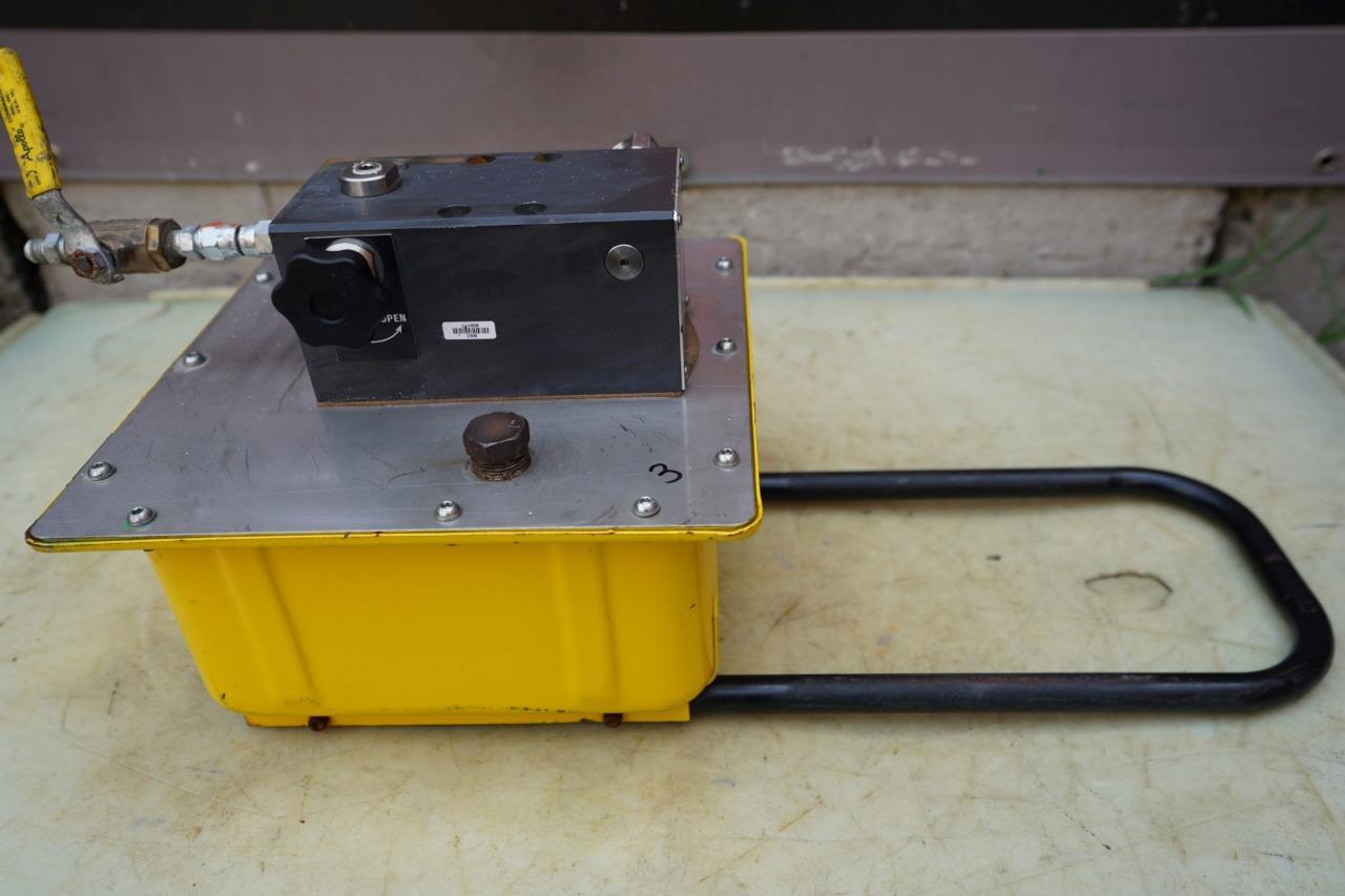 Enerpac MP350 Multifluid Hand Pump Works Great #3 | eBay