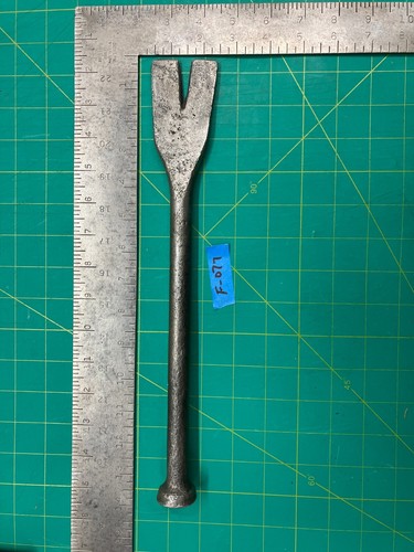 Vintage 13" Wedge Pry Bar Flat Nail Puller Hand Forged Carpenter Spike ...
