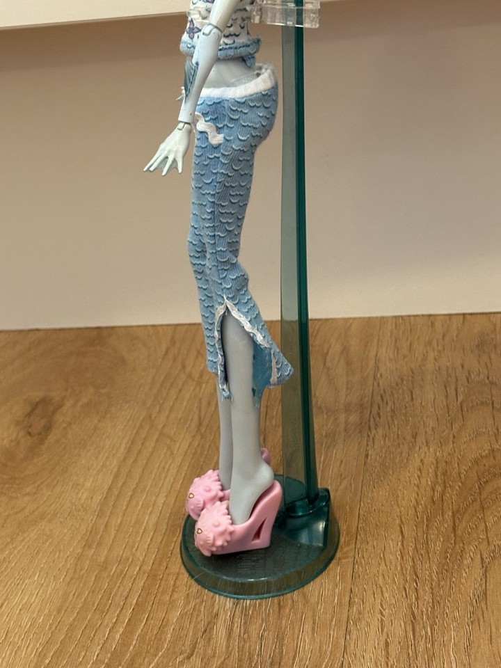 Monster High Lagoona Blue Dead Tired Doll Including Stand | eBay UK