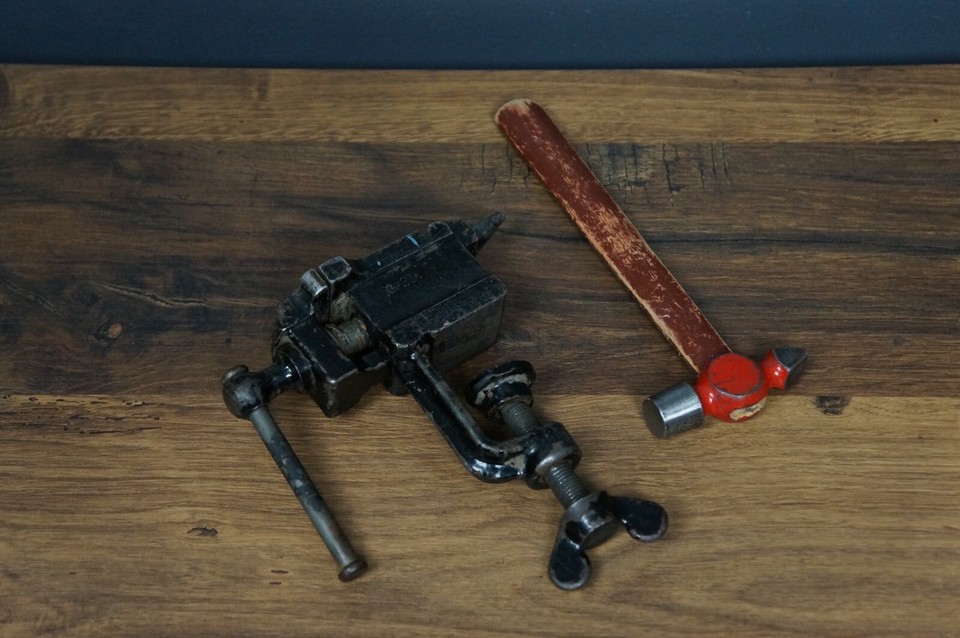 Metal vise, tool vise, jeweler's vise, vintage vise, small vise ...