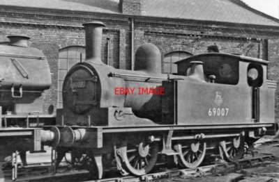 PHOTO LNER J72 69007 OUTSIDE SUNDERLAND SOUTH DOCK LOCO DEPOT 1954 | eBay