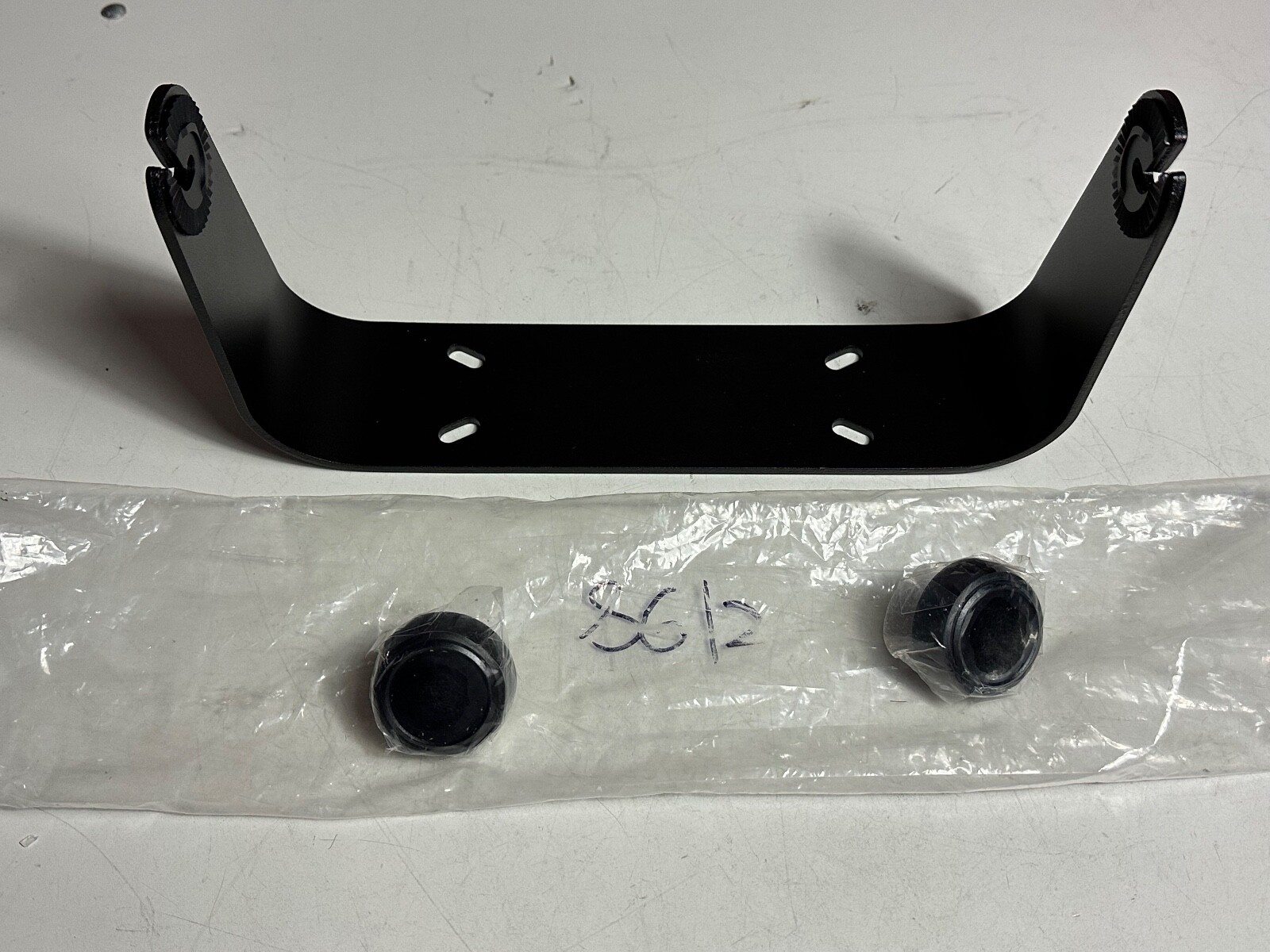 Garmin Bail Mount And Knobs For Gpsmap8x12 Series for sale online | eBay