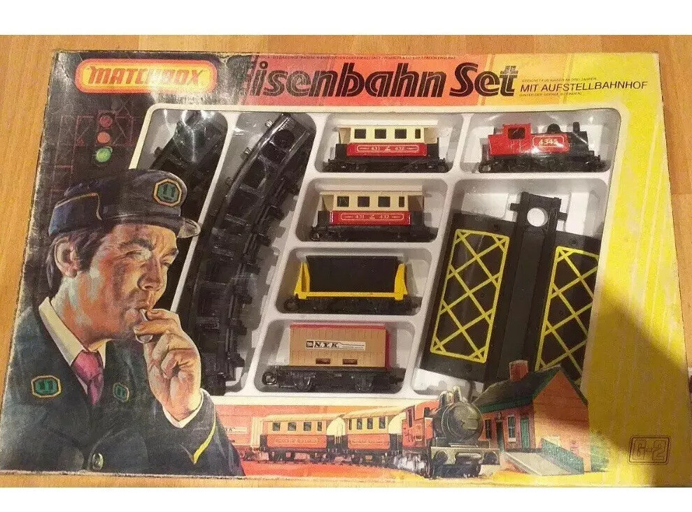 Matchbox RAILWAY Eisenbahn Zug SET + SCHIENEN & AUFBAU BAHNHOF IN OVP ...