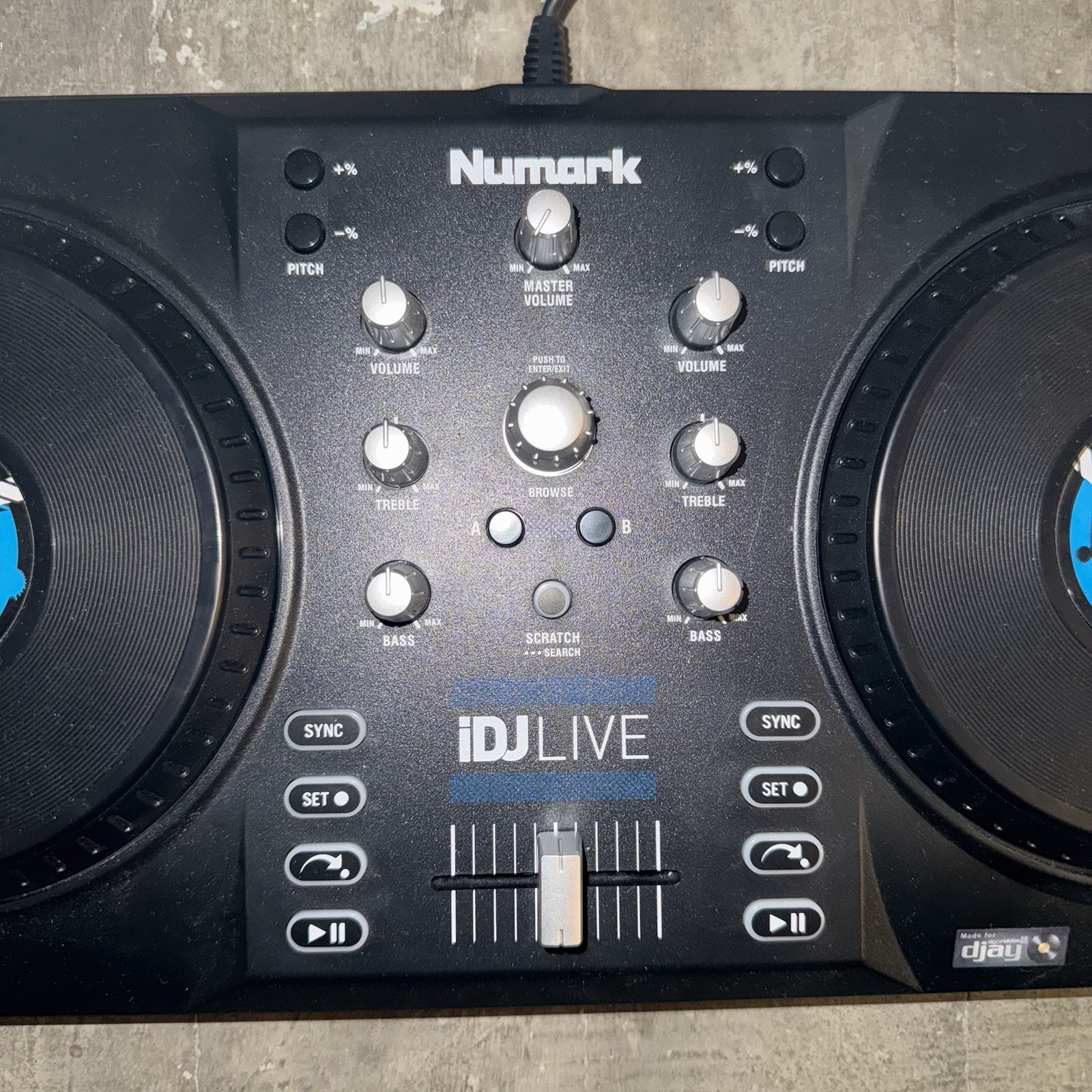 IDJ LIVE NUMARK TURNTABLE MIXER,DJ,CONTROLLER,TO IPHONE IPAD CONECTION ...