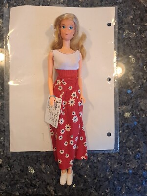 VINTAGE FREE MOVING BARBIE DOLL 1975 MATTEL IN ORIGINAL CLOTHES Sold ...