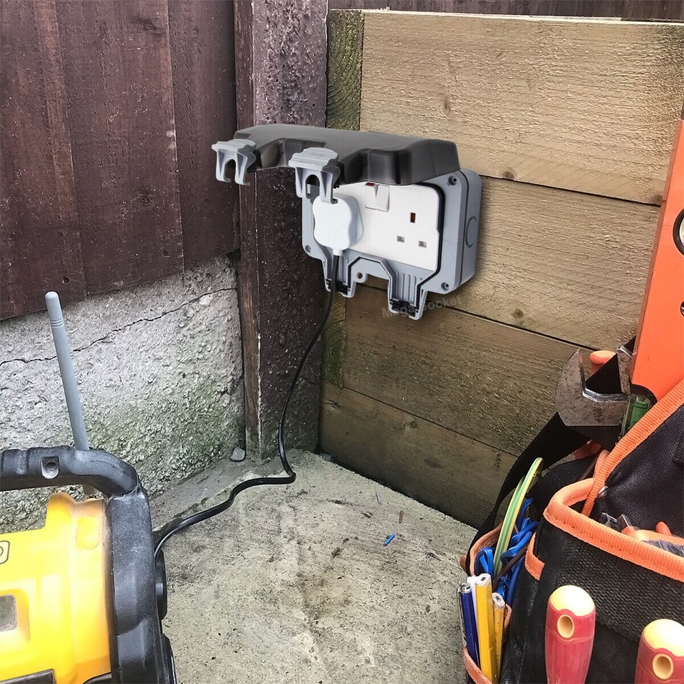 13A 1/2 Gang Waterproof Outdoor Storm Switched Socket Twin Double ...