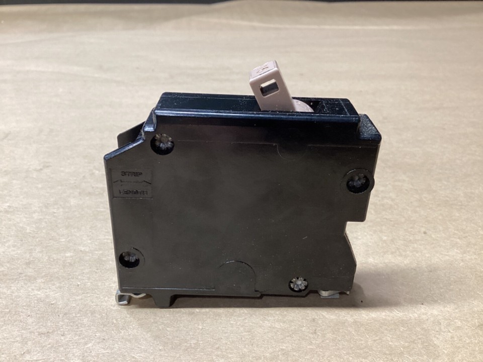 LOT OF 4 Cutler Hammer CH115 1P 15A Circuit Breaker Metal Feet ...